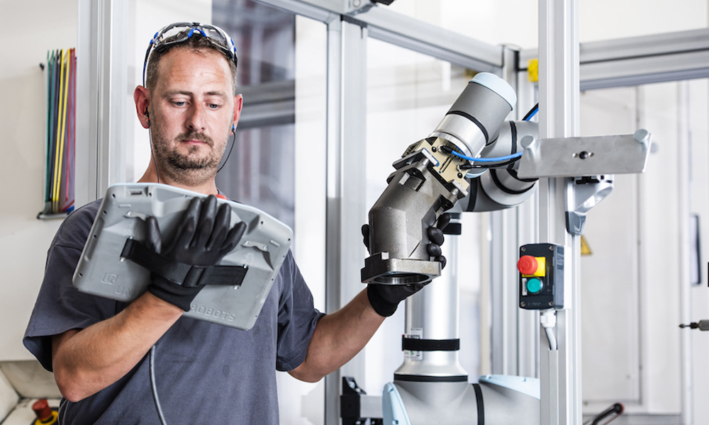 Guide To Cobot Programming For Manufacturers